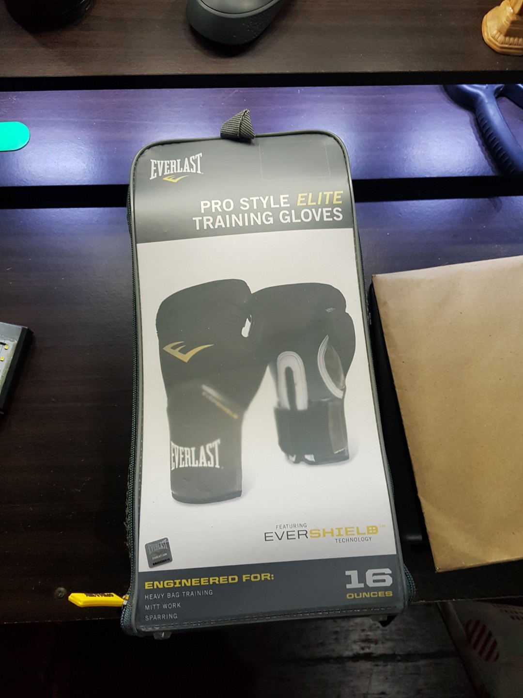 Everlast Pro Elite Boxing Gloves 16 ounces, Sports Equipment, Sports ...