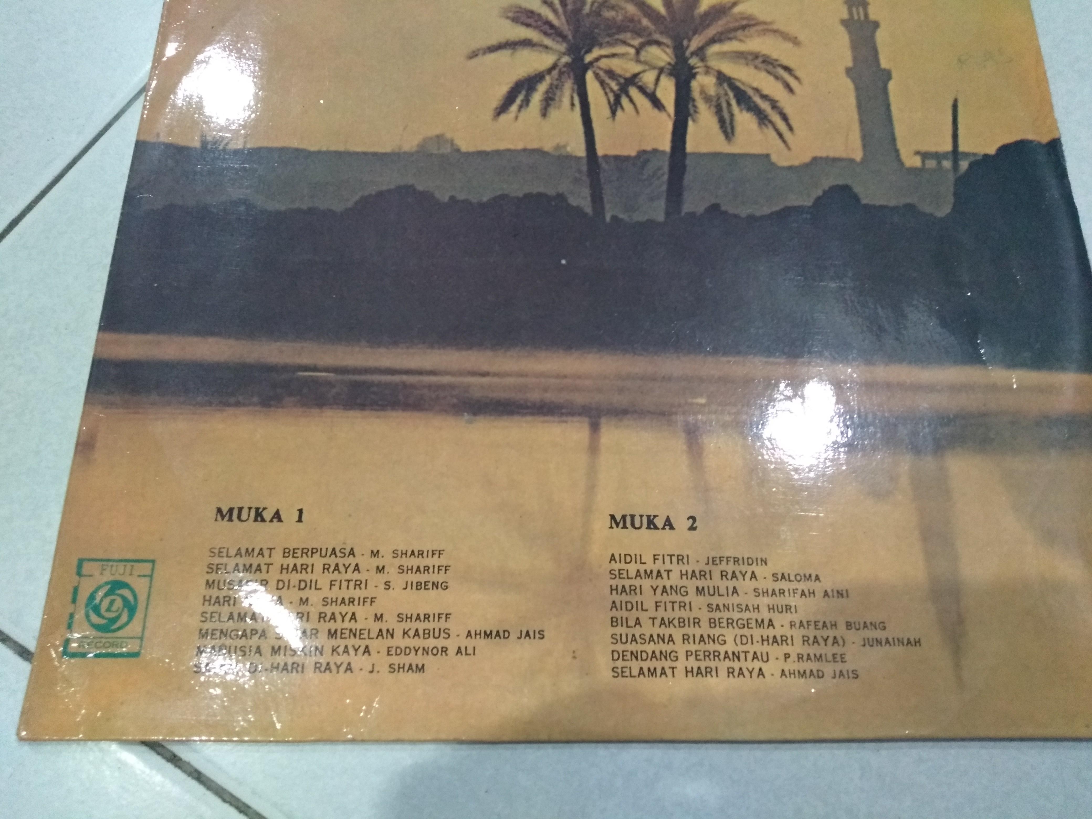 LP lagu-lagu Raya Hits, Hobbies & Toys, Music & Media, CDs & DVDs on Carousell