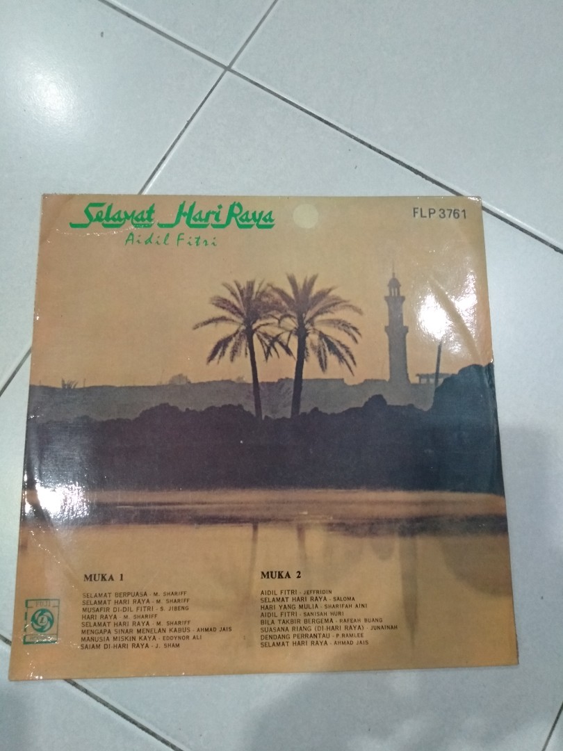 LP lagu-lagu Raya Hits, Hobbies & Toys, Music & Media, CDs & DVDs on Carousell