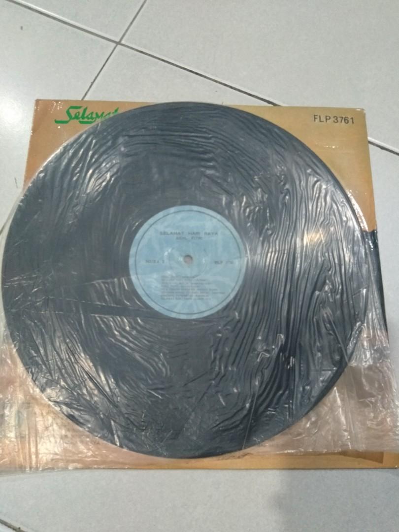 LP lagu-lagu Raya Hits, Hobbies & Toys, Music & Media, CDs & DVDs on Carousell