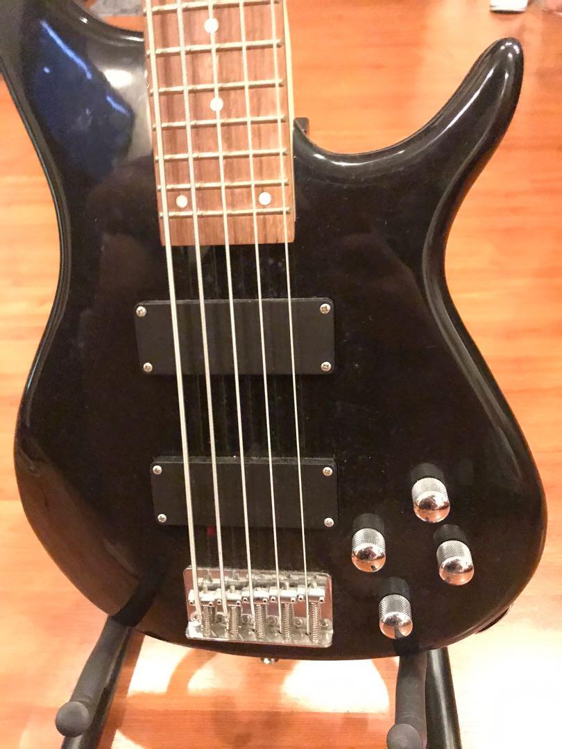 Global 5 String Bass and 10 watt guitar amplifier, Hobbies & Toys ...