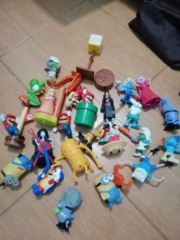 Lot of toys ( adventure time, Super Mario, minions, Naruto, Smurfs ...