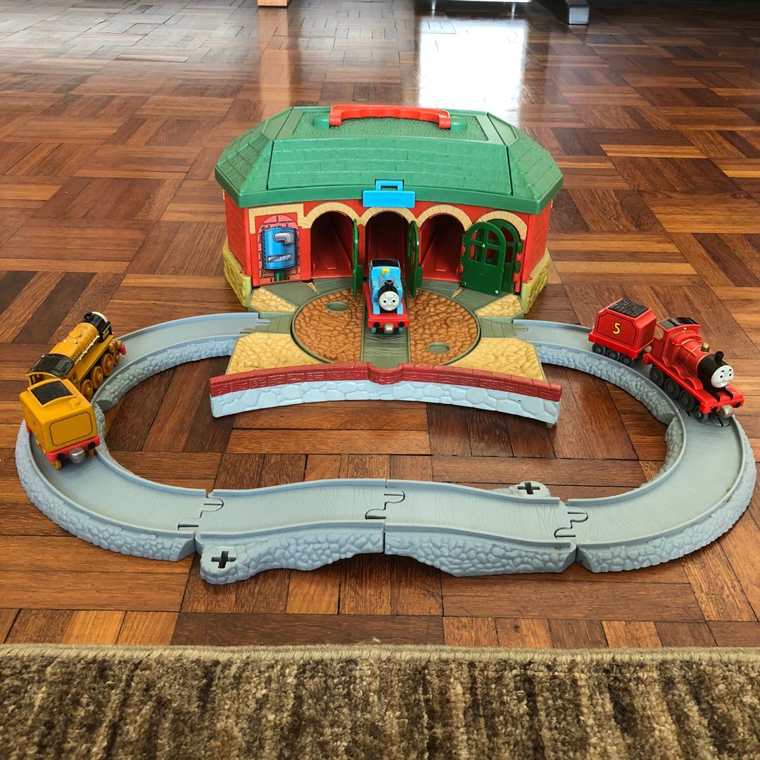 Thomas the Tank Engine Take-Along Roundhouse set, Toys & Games, Bricks ...