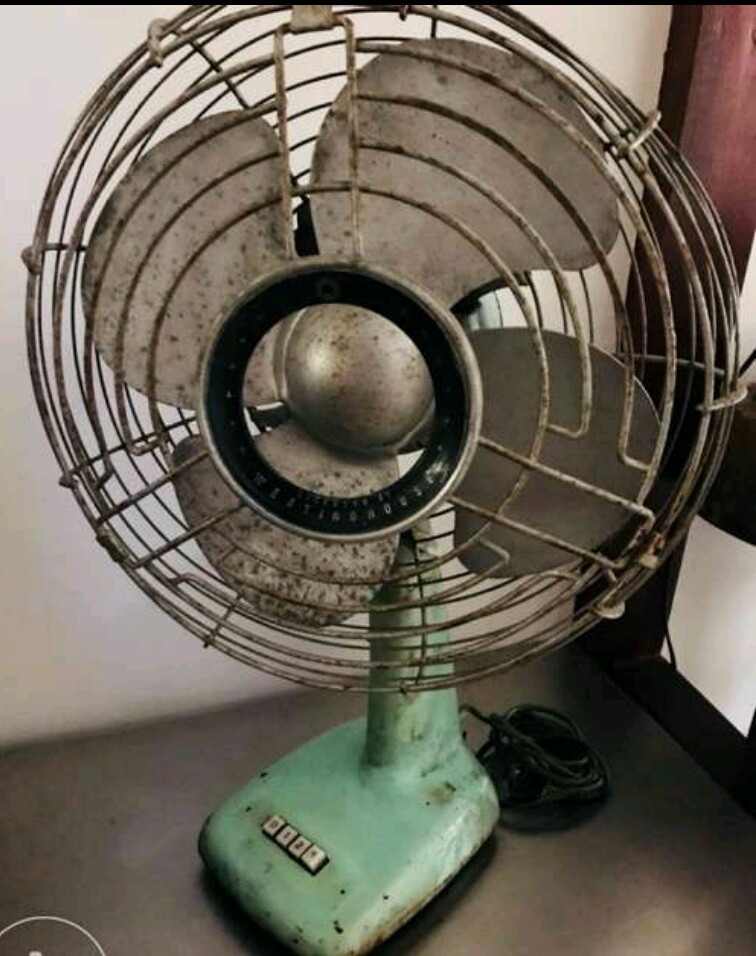 Bumibili buying looking old electric fan, Furniture & Home Living ...