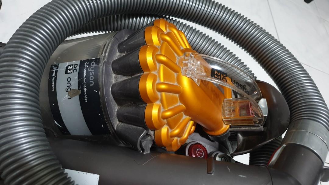 Dyson DC22 Multi Floor Medium-sized Lightweight Cylinder Vacuum Cleaner ...