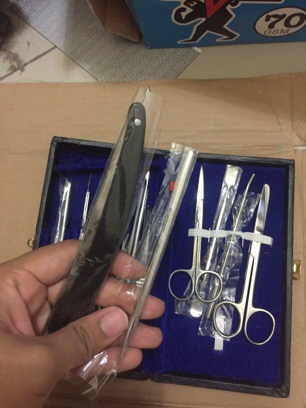 Minor surgery instrument set, Hobbies & Toys, Stationery & Craft ...