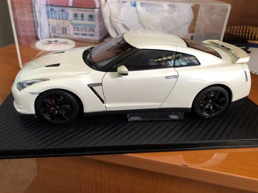 1/18 AutoArt Nissan GTR (R35) with optional Matt Black wheel LTD ...