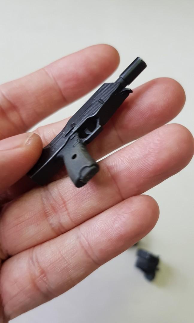 1/6 scale Hot toys Falcon Double Submachine guns with holders, Hobbies ...