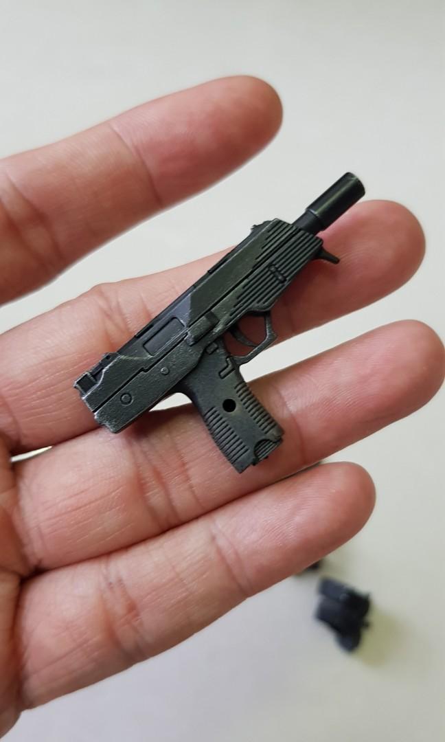 1/6 scale Hot toys Falcon Double Submachine guns with holders, Hobbies ...