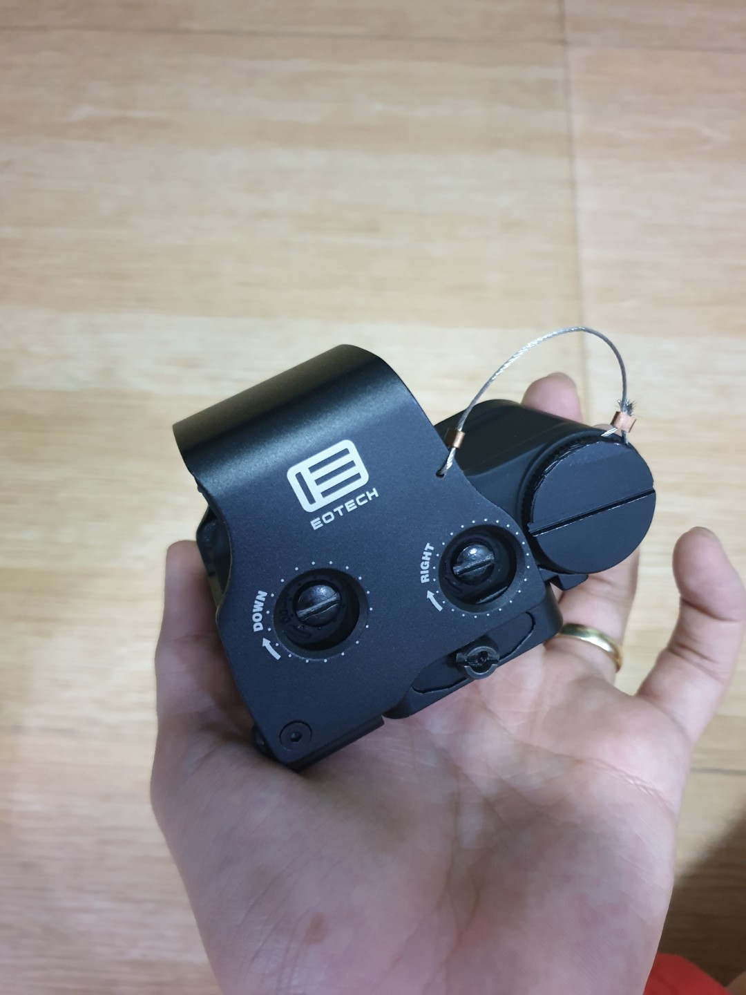 Eotech replica sight on Carousell