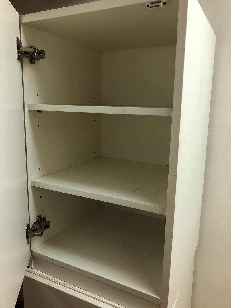 Free cupboards, 傢俬＆家居, 傢俬, 書櫃、櫃子及架 - Carousell