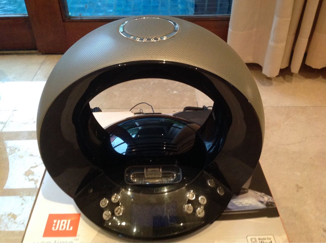 JBL iPod docking station, Audio, Portable Audio Accessories on Carousell