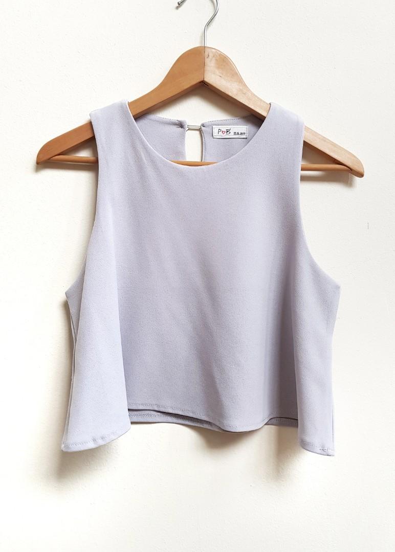 Light grey crop top, Women's Fashion, Tops, Sleeveless on Carousell