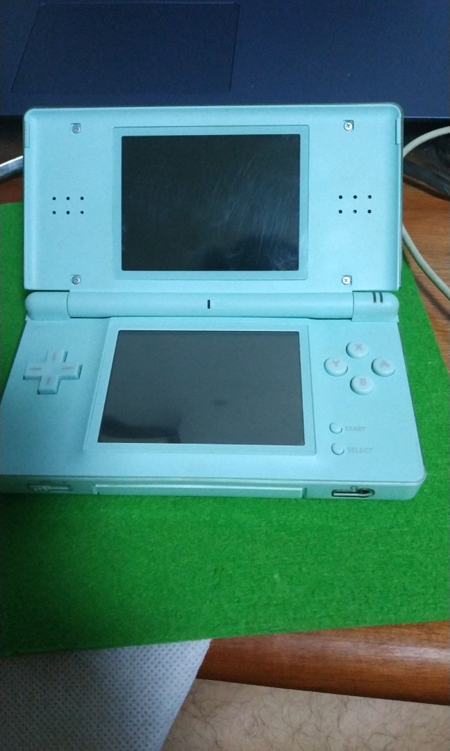 Nintendo DS Lite + R4 Card, Video Gaming, Video Game Consoles, Nintendo ...