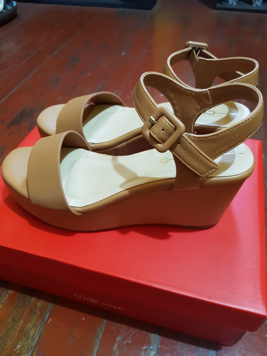 CLN wedge sandals, Women's Fashion, Footwear, Sandals on Carousell