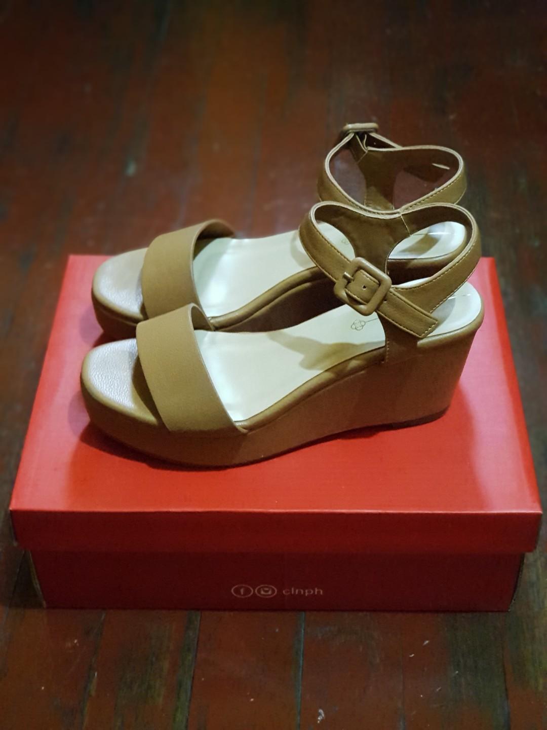 CLN wedge sandals, Women's Fashion, Footwear, Sandals on Carousell