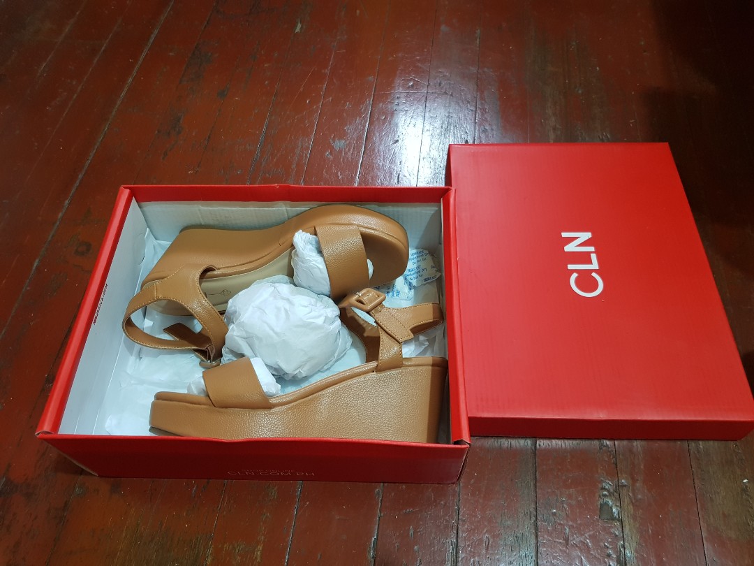 CLN wedge sandals, Women's Fashion, Footwear, Sandals on Carousell