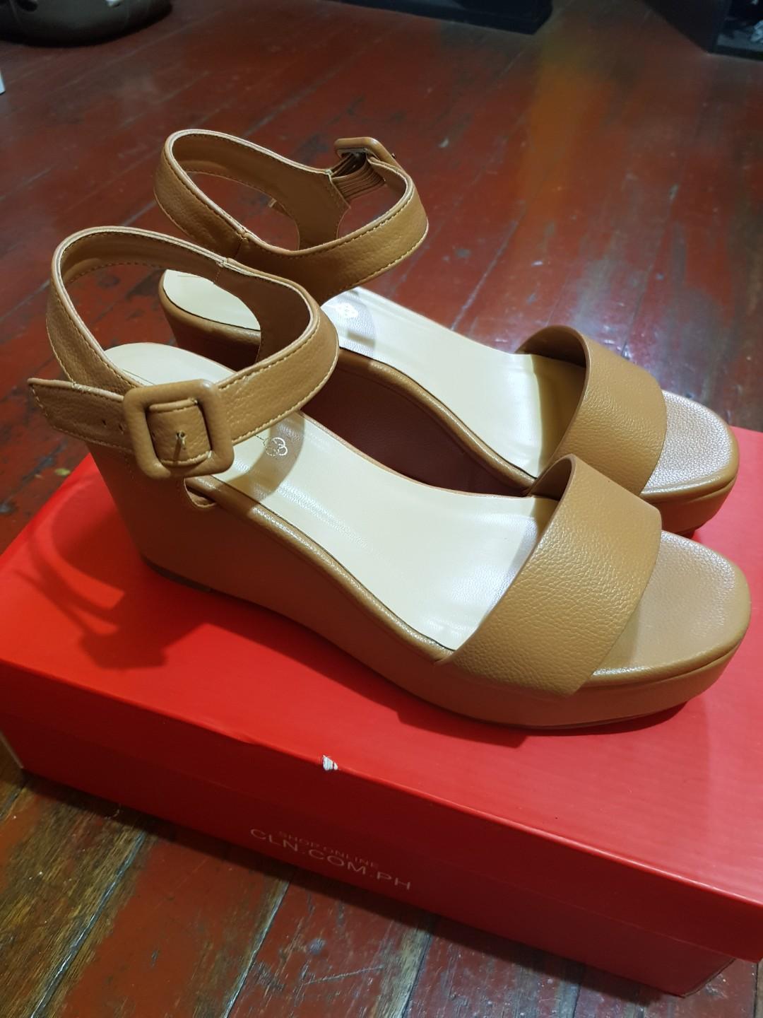 CLN wedge sandals, Women's Fashion, Footwear, Sandals on Carousell