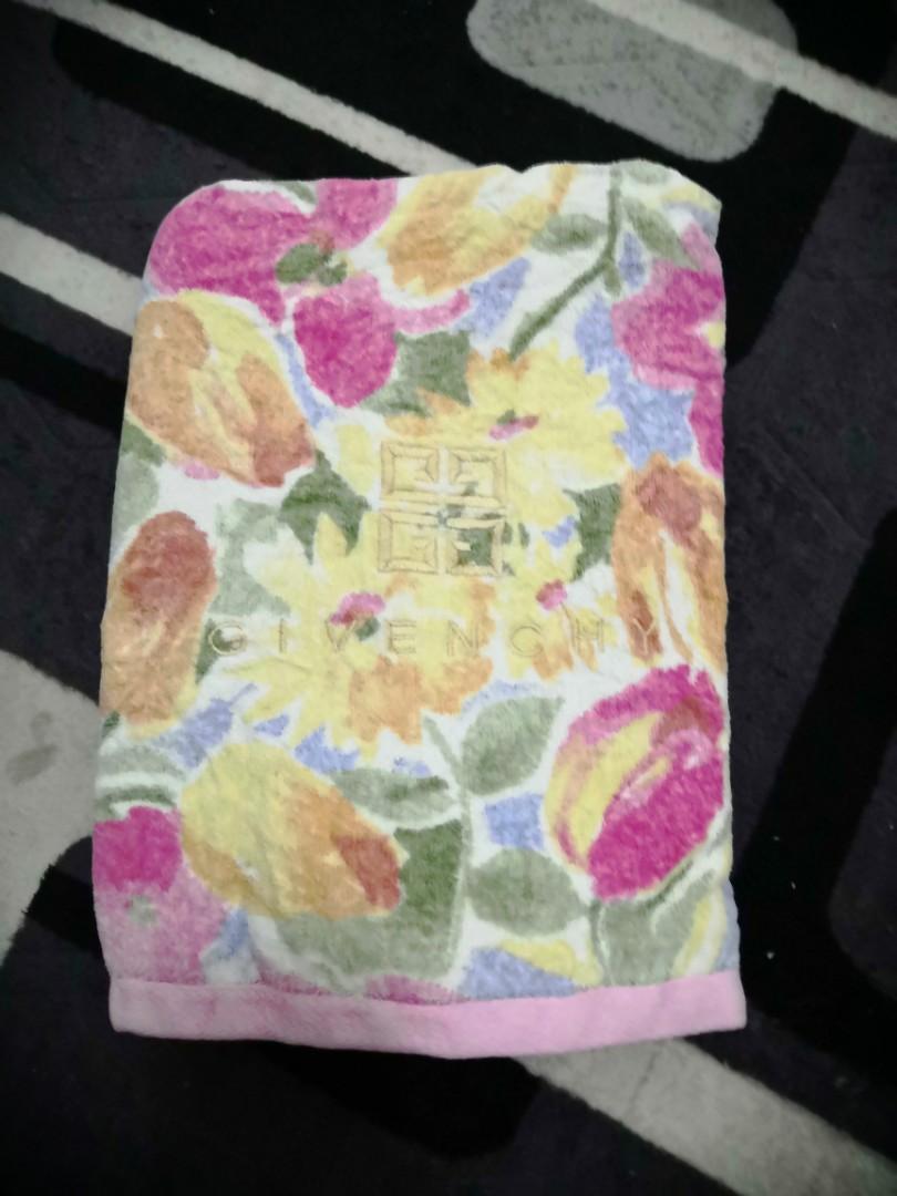 Givenchy towel mandi, Men's Fashion, Watches & Accessories ...