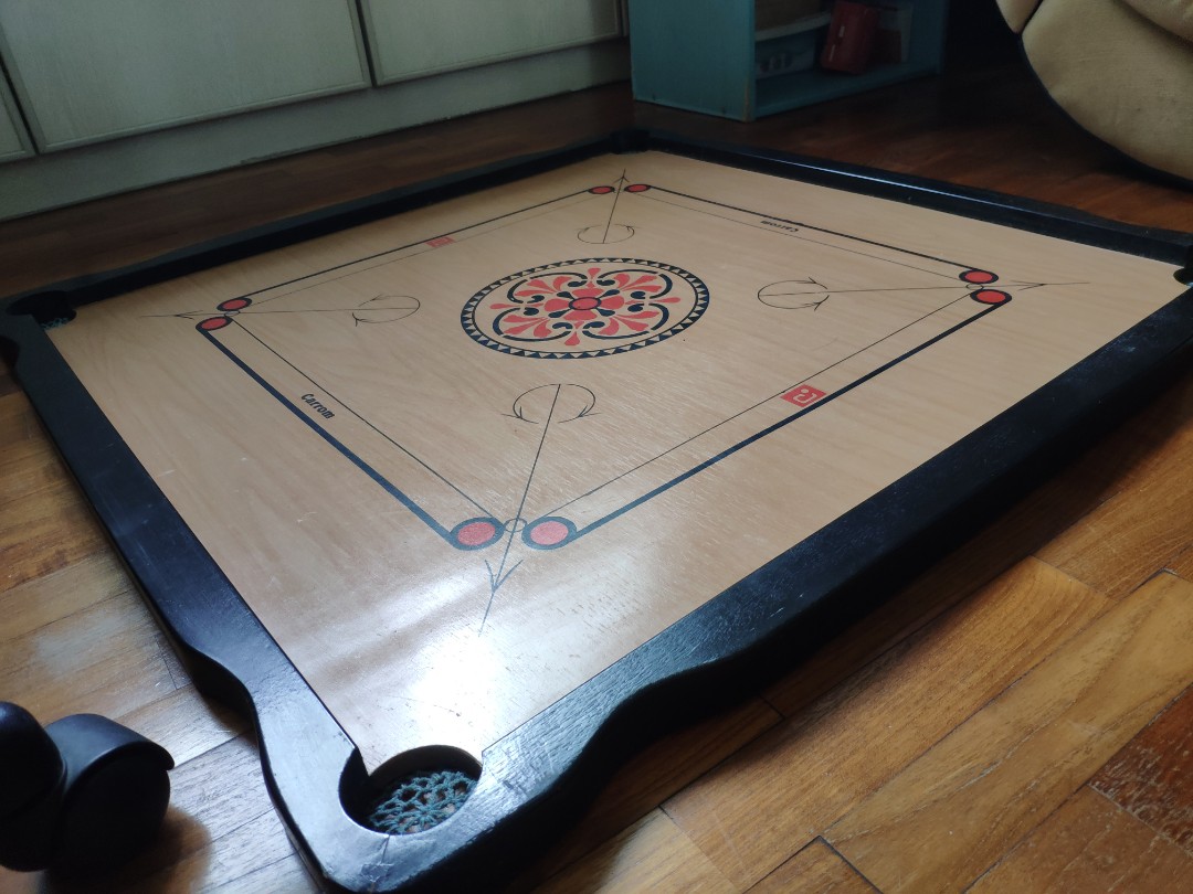 Carrom Board with pieces, Hobbies & Toys, Toys & Games on Carousell
