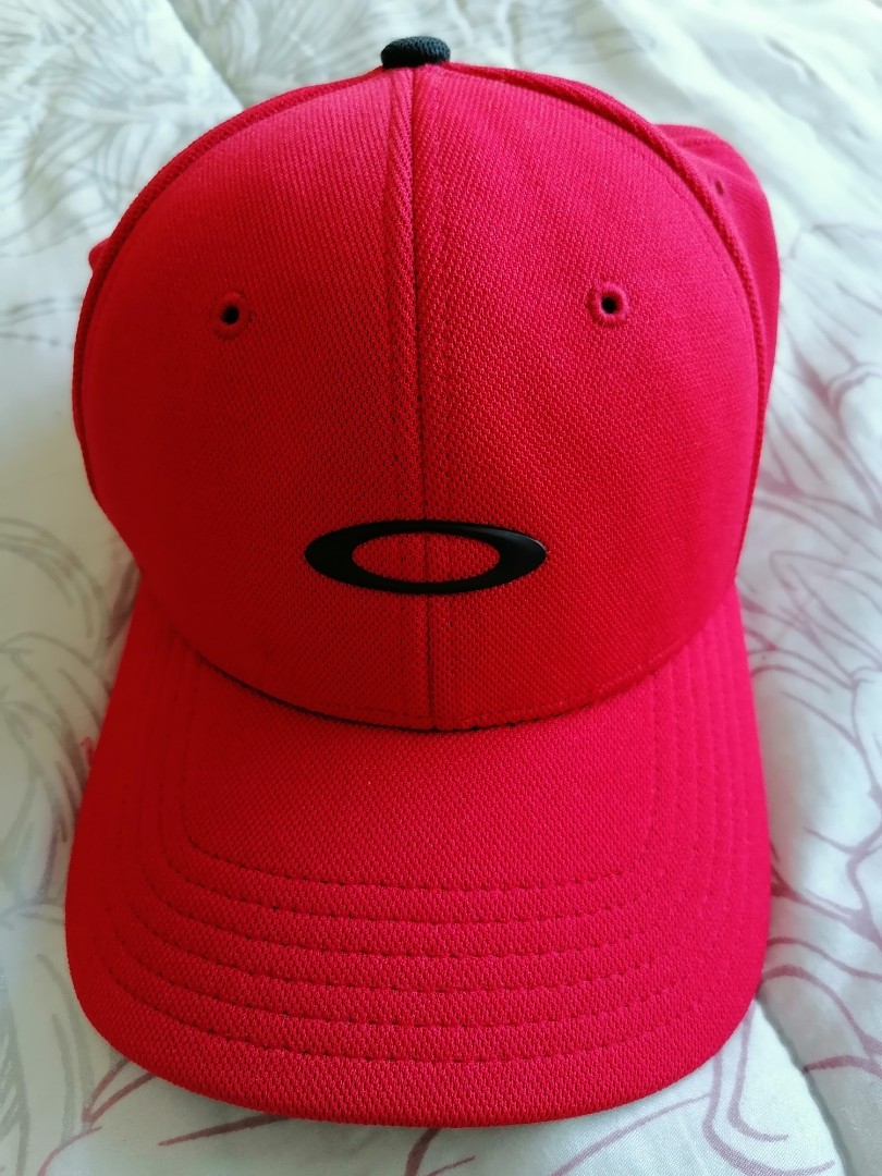 Oakley Cap, Men's Fashion, Watches & Accessories, Caps & Hats on Carousell