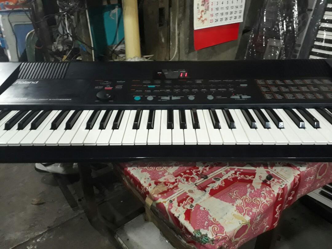 Roland EM-305 keyboard sythesizer, Hobbies & Toys, Music & Media ...