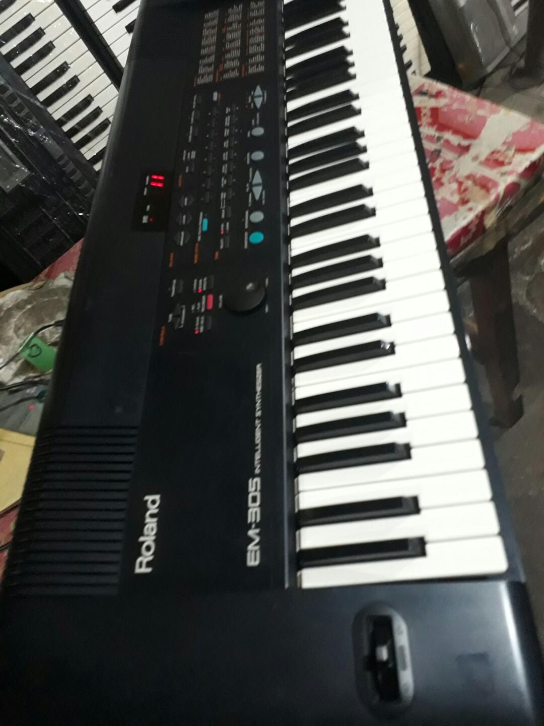 Roland EM-305 keyboard sythesizer, Hobbies & Toys, Music & Media ...