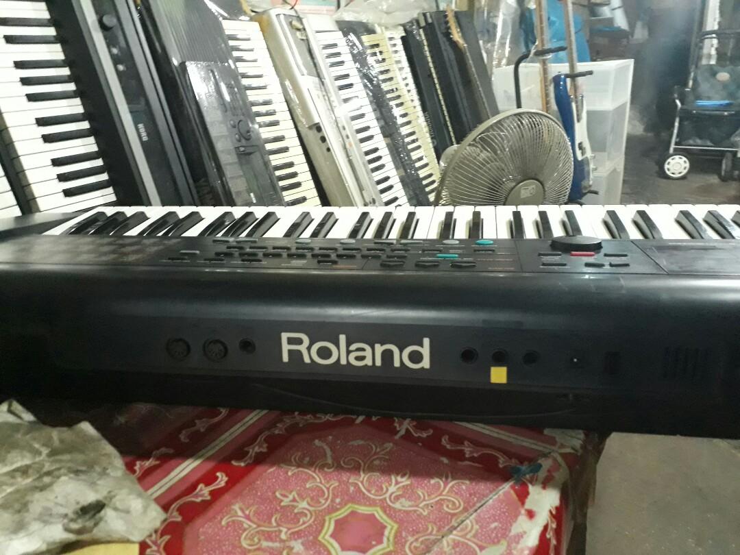 Roland EM-305 keyboard sythesizer, Hobbies & Toys, Music & Media ...