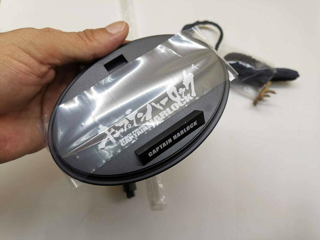 1/6 scale Hot Toys Space Pirate Captain Harlock Mr. Bird with transparent stand, Hobbies & Toys ...