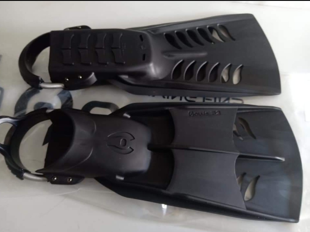 Hollis f2 fin. New fin, Sports Equipment, Sports & Games, Billiards ...