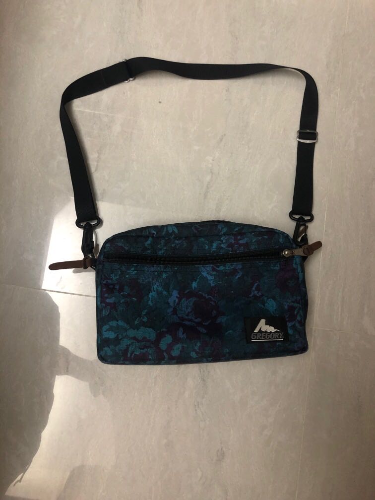 Gregory 藍花斜咩袋, 男裝, 袋, 背包 - Carousell