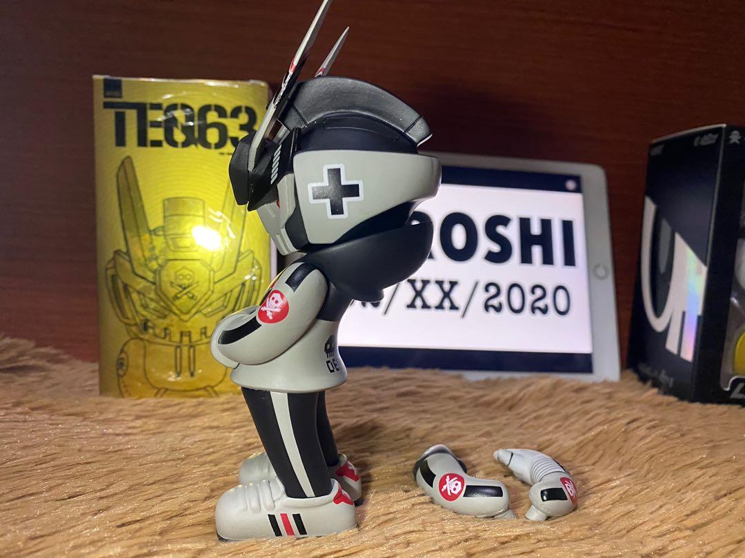 NES Retro Destroyer TEQ63 by Quiccs x Martian Toys x IamRetro Exclusive ...