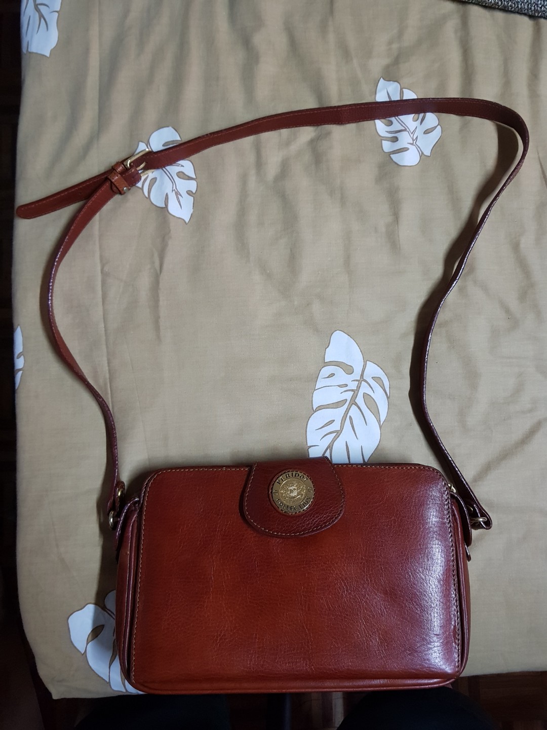 Peridot Collection sling bag, Women's Fashion, Bags & Wallets, Cross ...