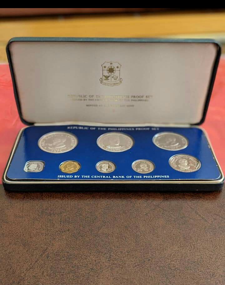 1975 Proof Set, Hobbies & Toys, Memorabilia & Collectibles, Currency on Carousell