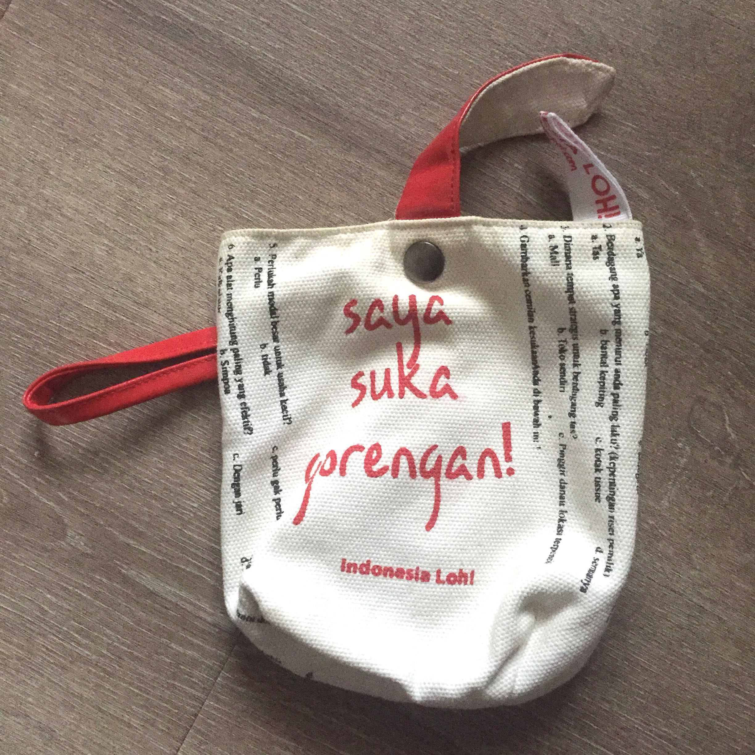Saya suka gorengan pouch, Fesyen Wanita, Tas & Dompet di Carousell