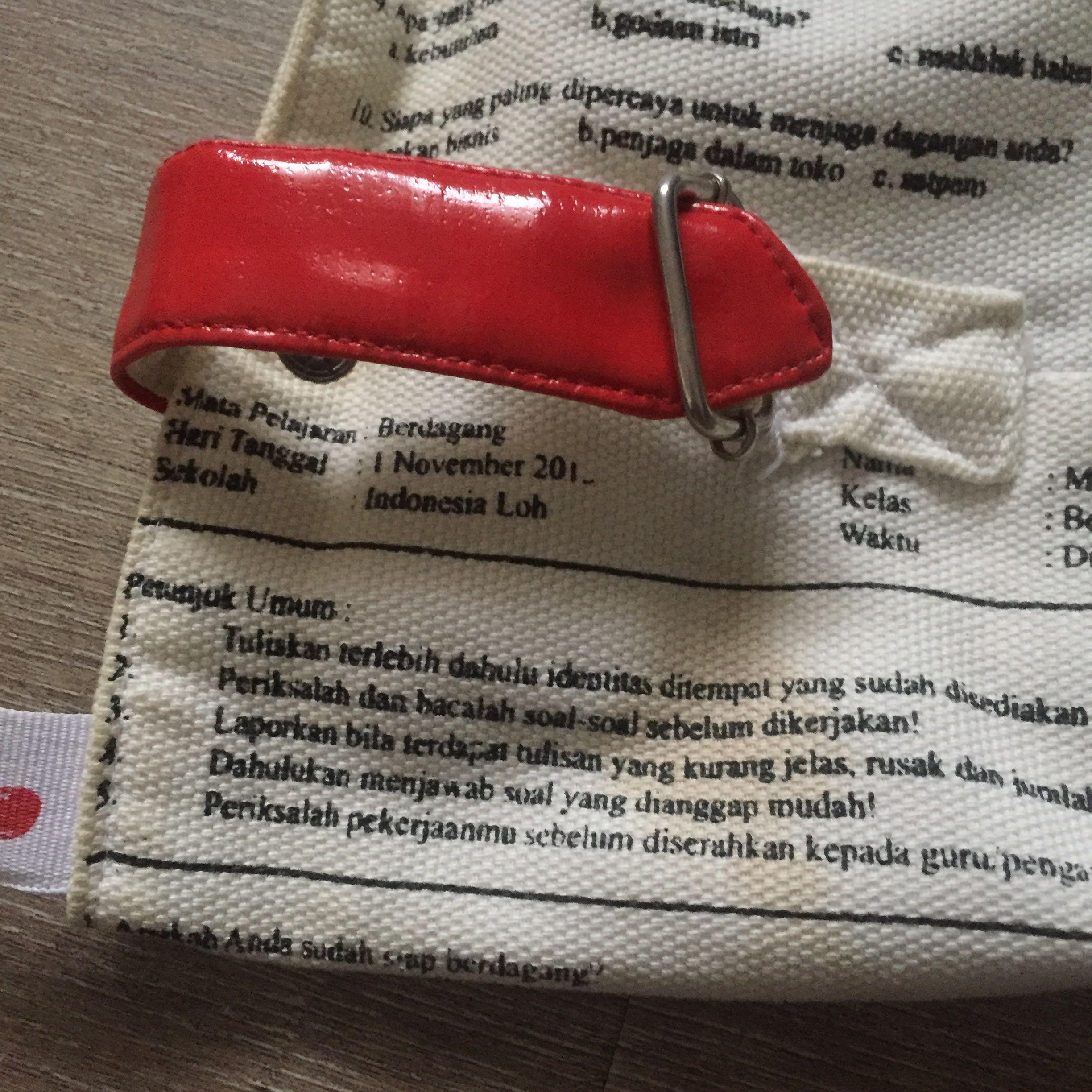 Saya suka gorengan pouch, Fesyen Wanita, Tas & Dompet di Carousell