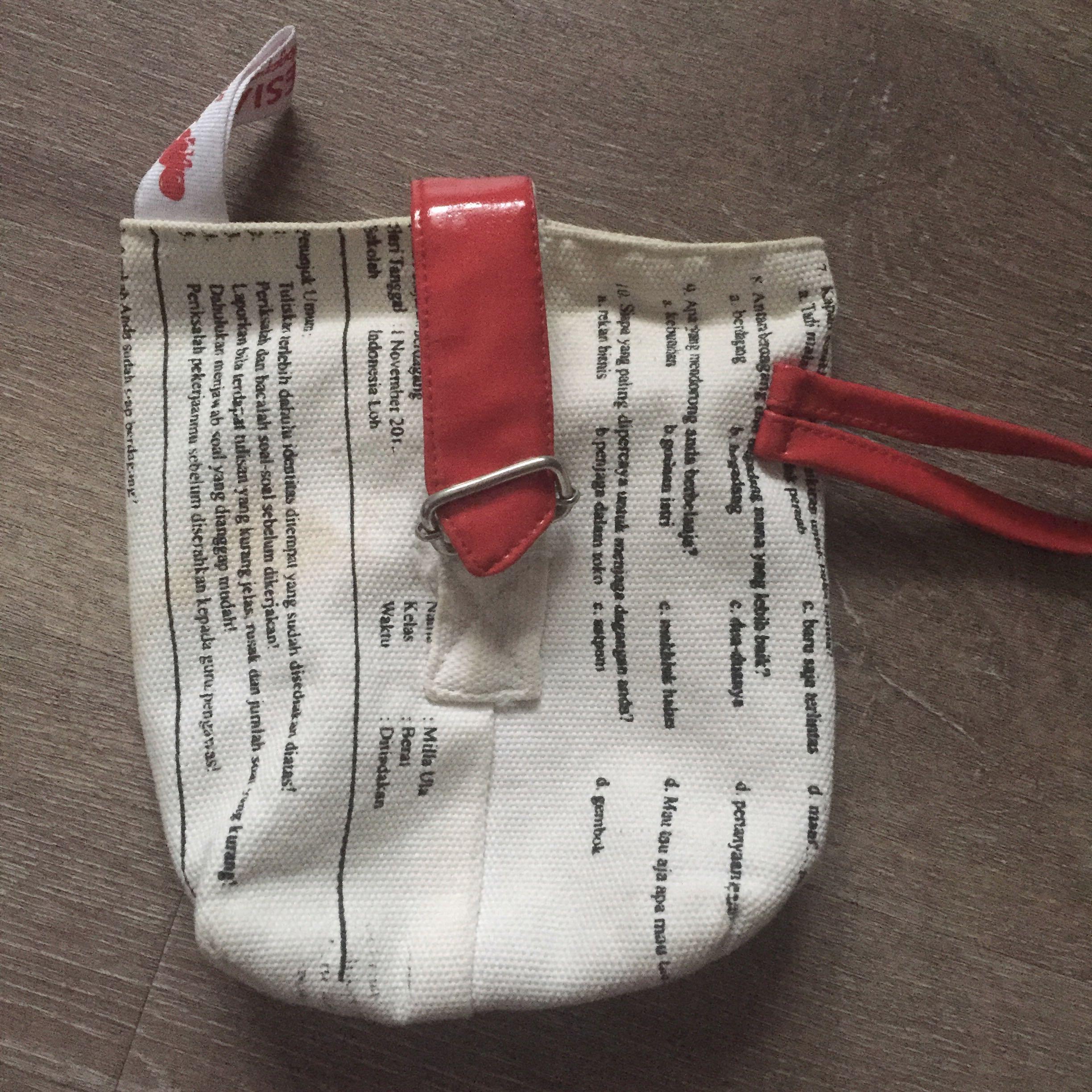 Saya suka gorengan pouch, Fesyen Wanita, Tas & Dompet di Carousell