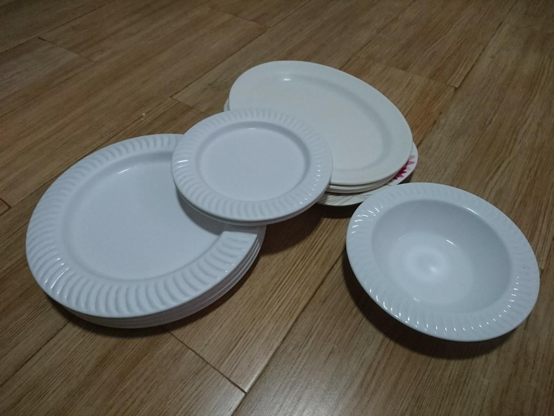 Tupperware plates set, Furniture & Home Living, Kitchenware & Tableware ...