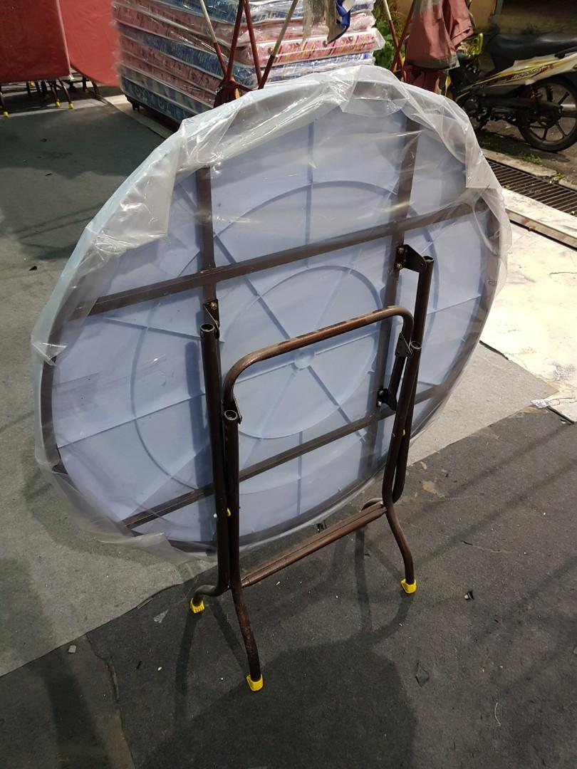 3ft round plastic table ( foldable ), Furniture & Home Living ...