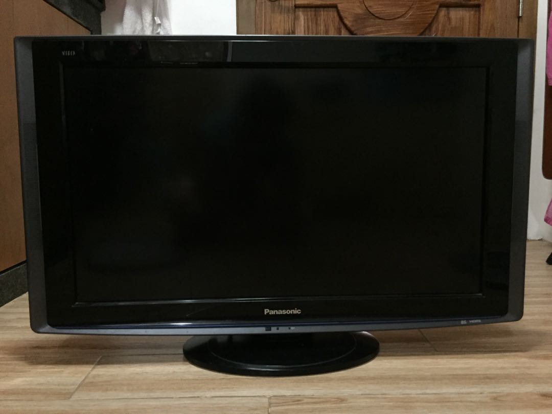 PANASONIC LCD TV 32 IN, TV & Home Appliances, TV & Entertainment, TV on ...
