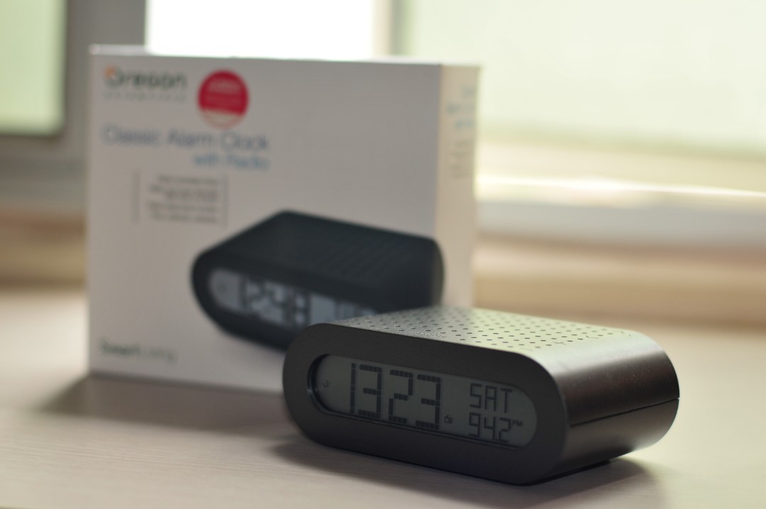 Oregon Scientific Classic Alarm Clock with Radio, Furniture & Home ...