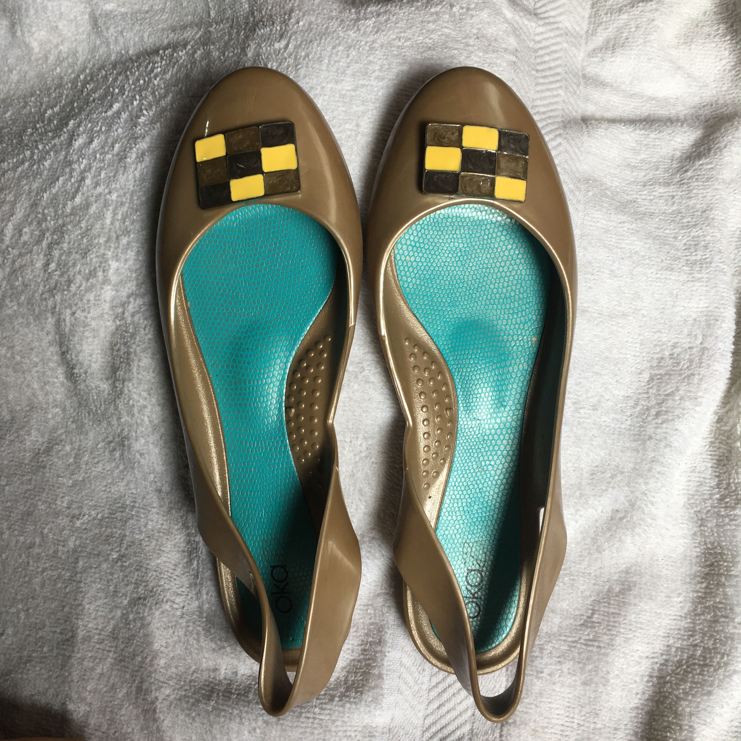 OkaB, Women's Fashion, Footwear, Flats & Sandals on Carousell