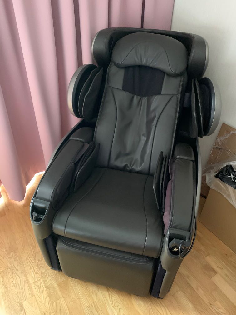 Osim uDivine Massage Chair, Furniture & Home Living, Furniture, Chairs ...