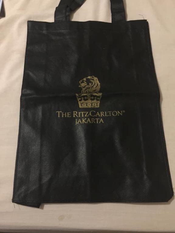 Shopping bag, souvenir dari hotel Ritz Carlton Jakarta (ori), Fesyen ...
