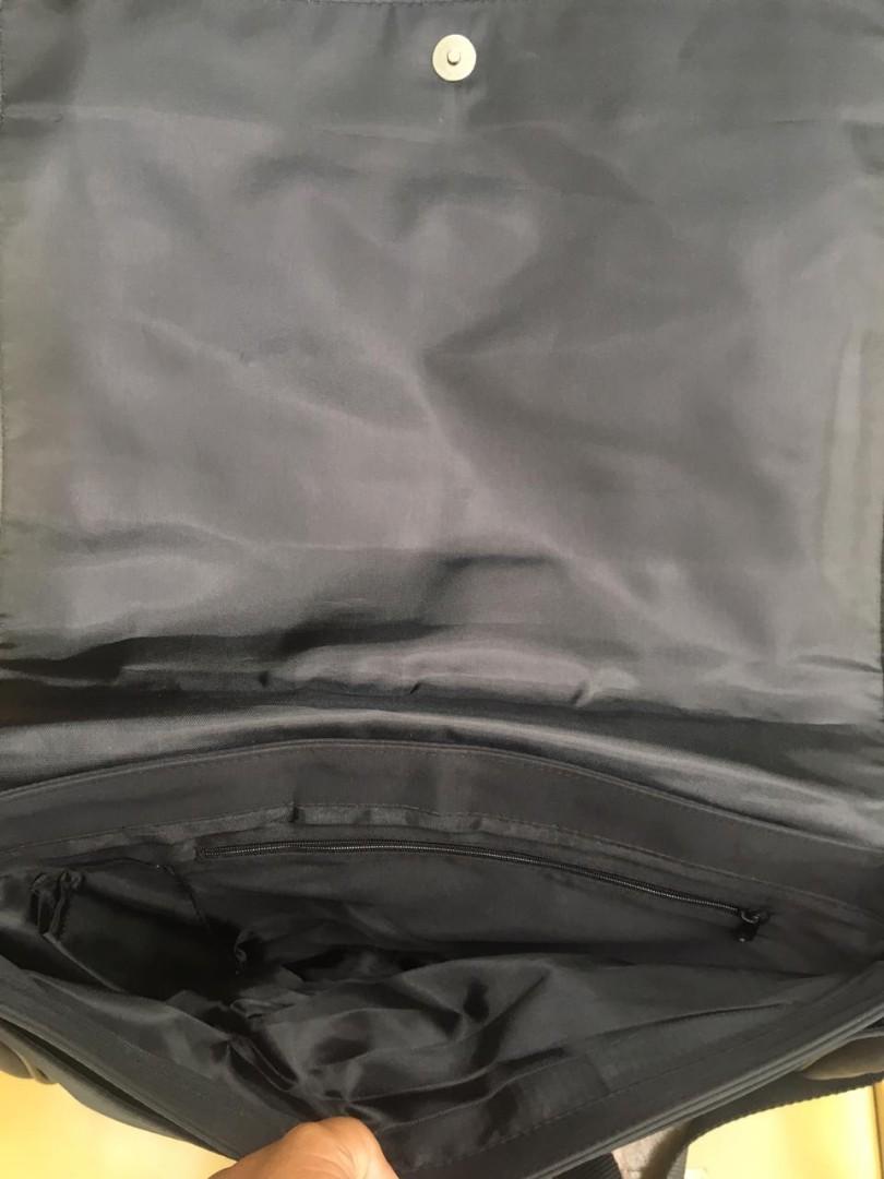 Tas kerja Giorgio Armani second black, Fesyen Pria, Tas & Dompet , Tas ...