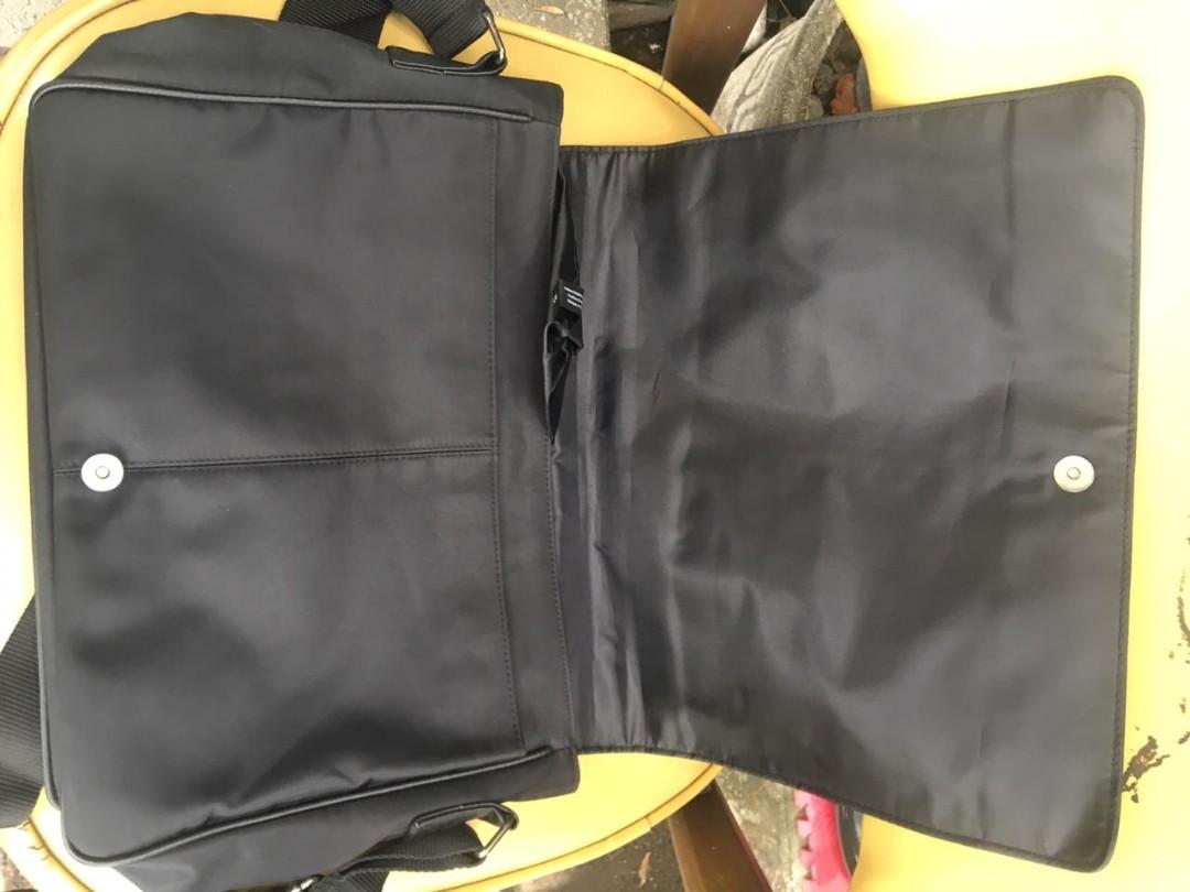 Tas kerja Giorgio Armani second black, Fesyen Pria, Tas & Dompet , Tas ...
