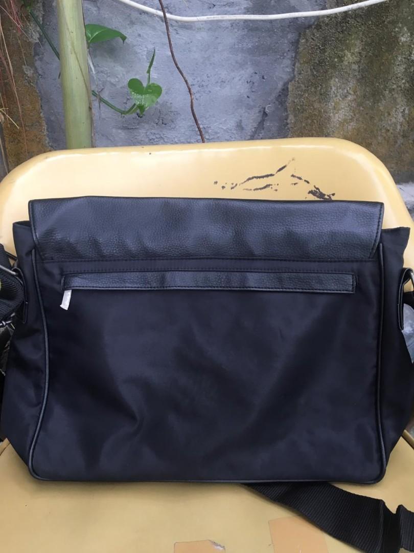 Tas kerja Giorgio Armani second black, Fesyen Pria, Tas & Dompet , Tas ...