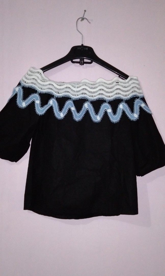 #maunabung Black Sabrina Top, Fesyen Wanita, Pakaian Wanita, Atasan di Carousell