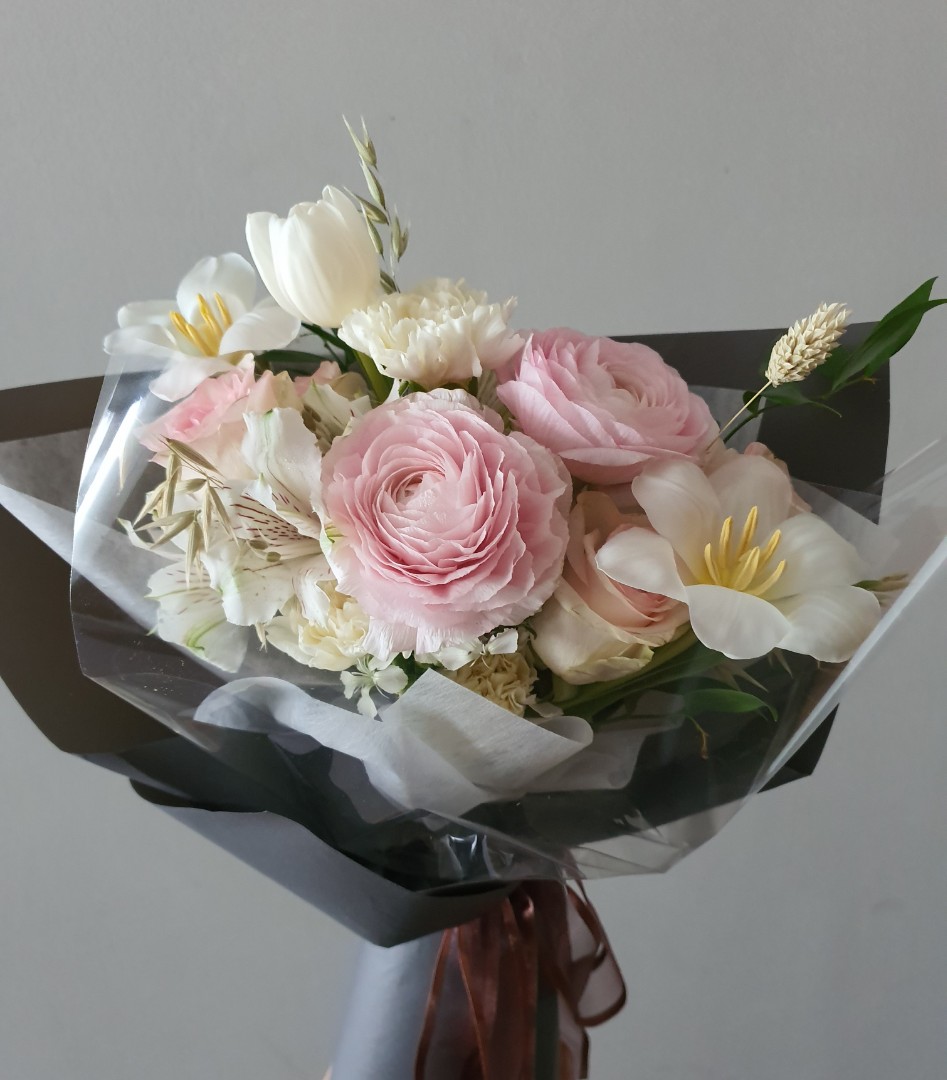 AGATHA Ranunculus and Roses Bouquet, Hobbies & Toys, Stationery & Craft ...