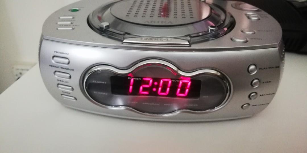 Akira clock radio cum CD player, Audio, Portable Music Players on Carousell